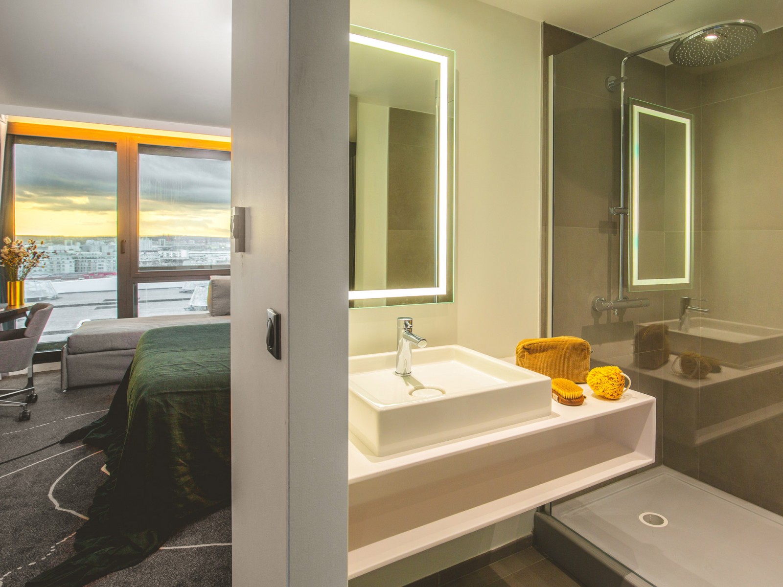 Executive Room - one queen-size bed - Novotel Paris Porte de Versailles